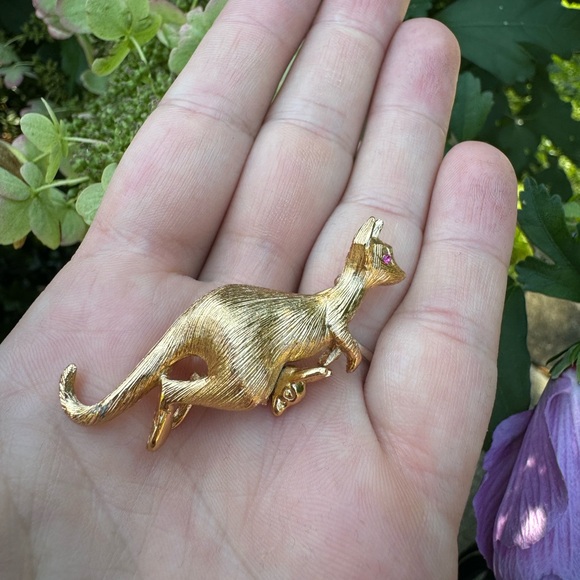 Napier | Jewelry | Vintage Napier Kangaroo And Joey Gold Tone Pin ...